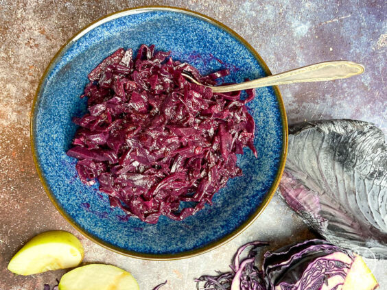 Selbst gemachter Rotkohl mit Rotwein Cassis Reduktion – Cook & Soul