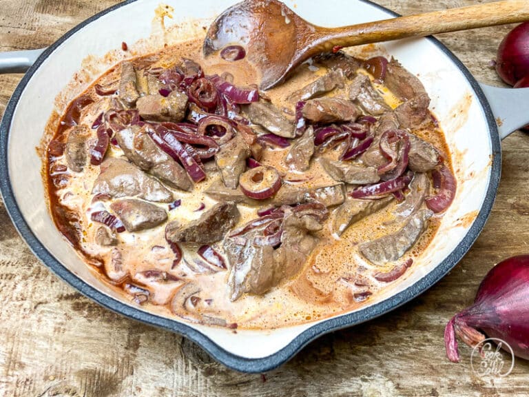 Rinderleber richtig zubereiten: butterzart und mit Soße – Cook & Soul