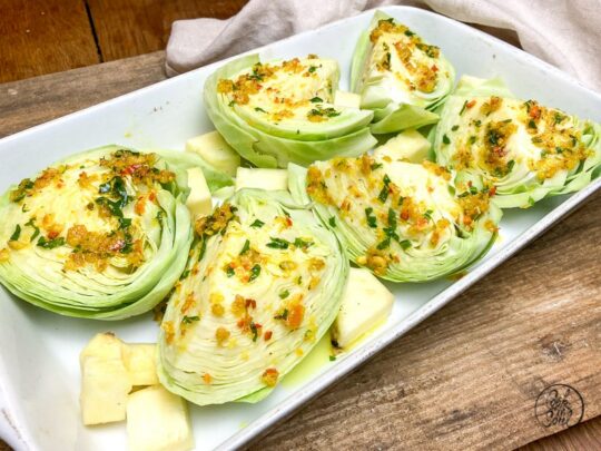 Gebackener Spitzkohl mit Sesam-Honig Marinade – Cook & Soul